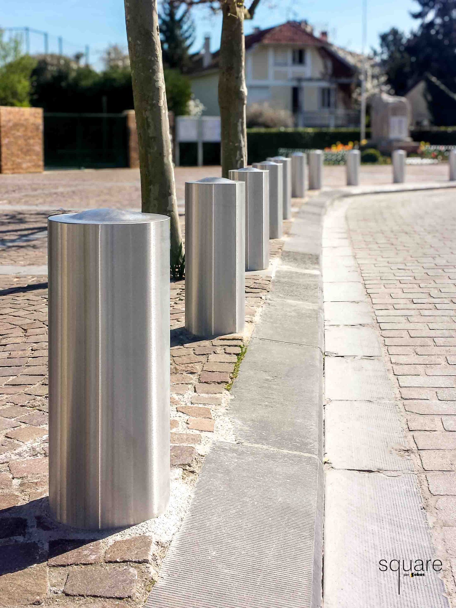 Potelet GIGA - Square : conception et fabrication de mobilier urbain